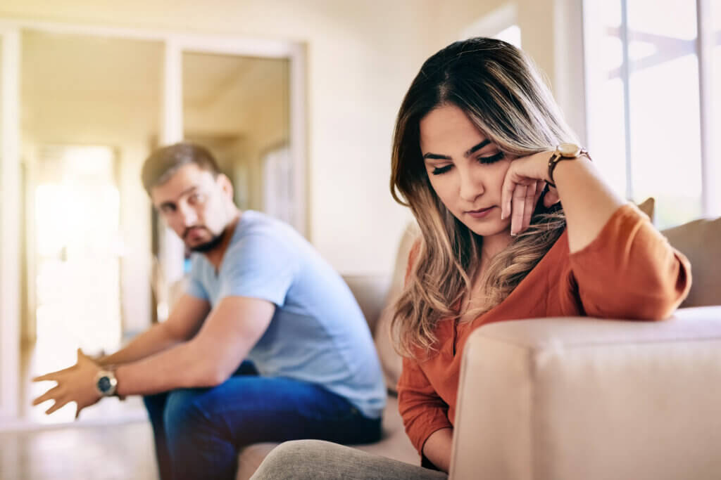 How To Respond When Your Girlfriend Ignores You? | Dating Logic
